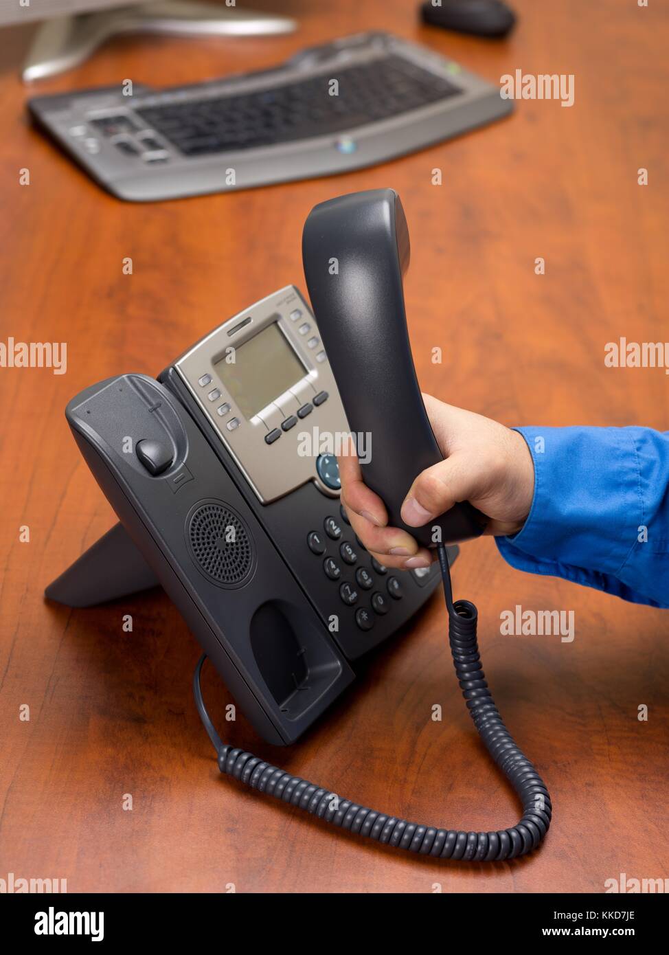 Hand holding landline phone hi-res stock photography and images - Alamy