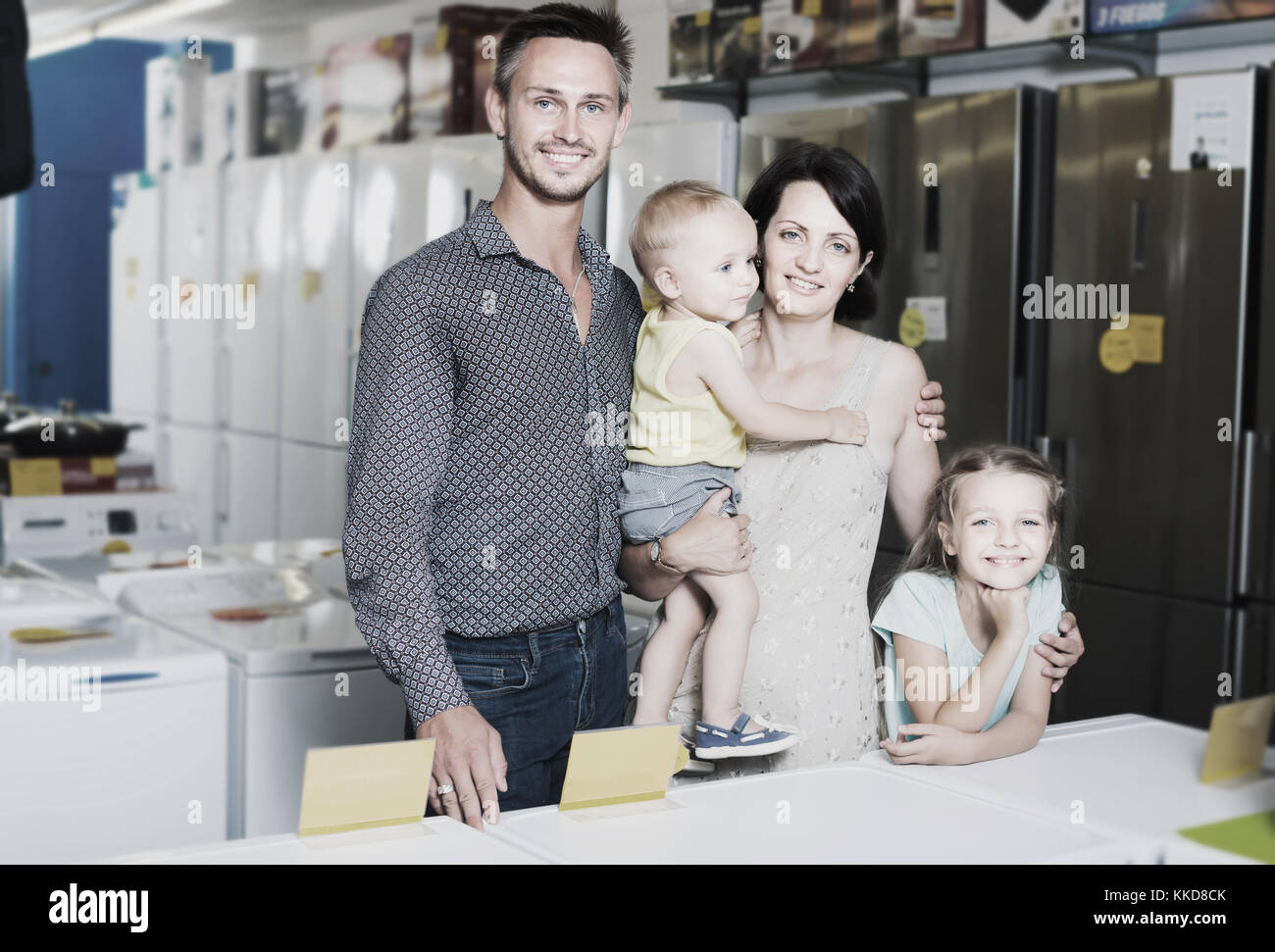 Children 10 shopping together hi-res stock photography and images - Alamy