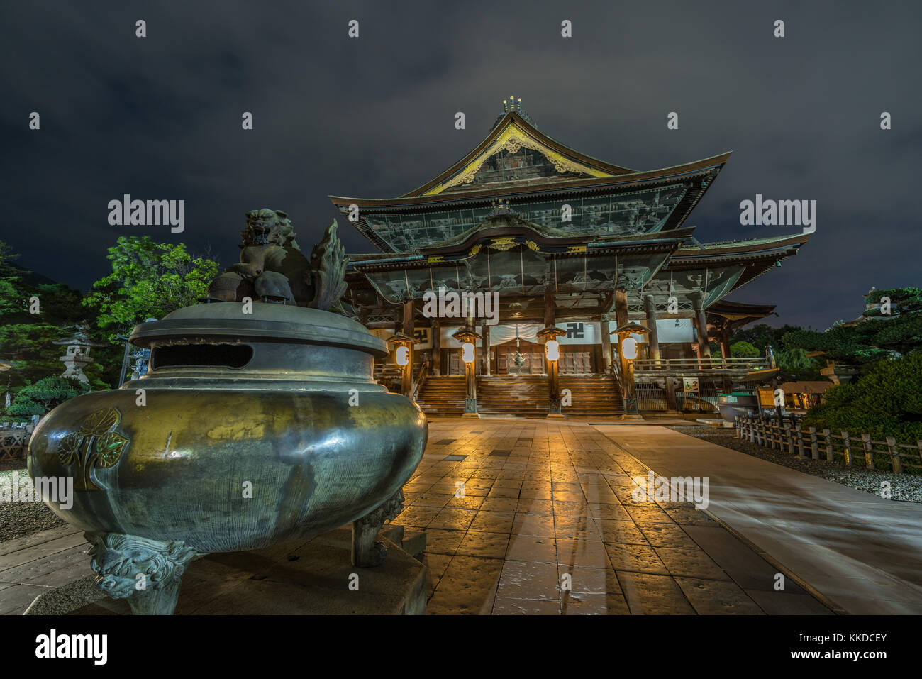 Zenko-ji Temple complex late night view. Jokoro (Incense Burner) and ...