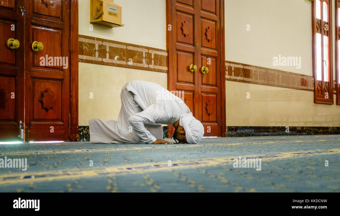 Muslim man mosque hi-res stock photography and images - Alamy