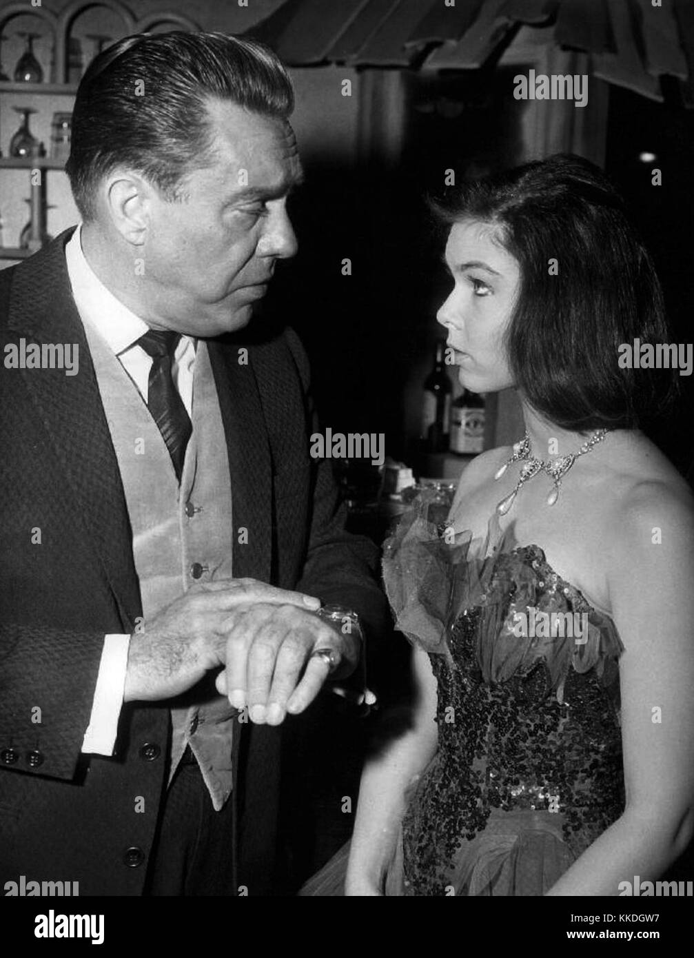 Edmond O'Brien Yvonne Craig Sam Benedict 1963 Stock Photo - Alamy