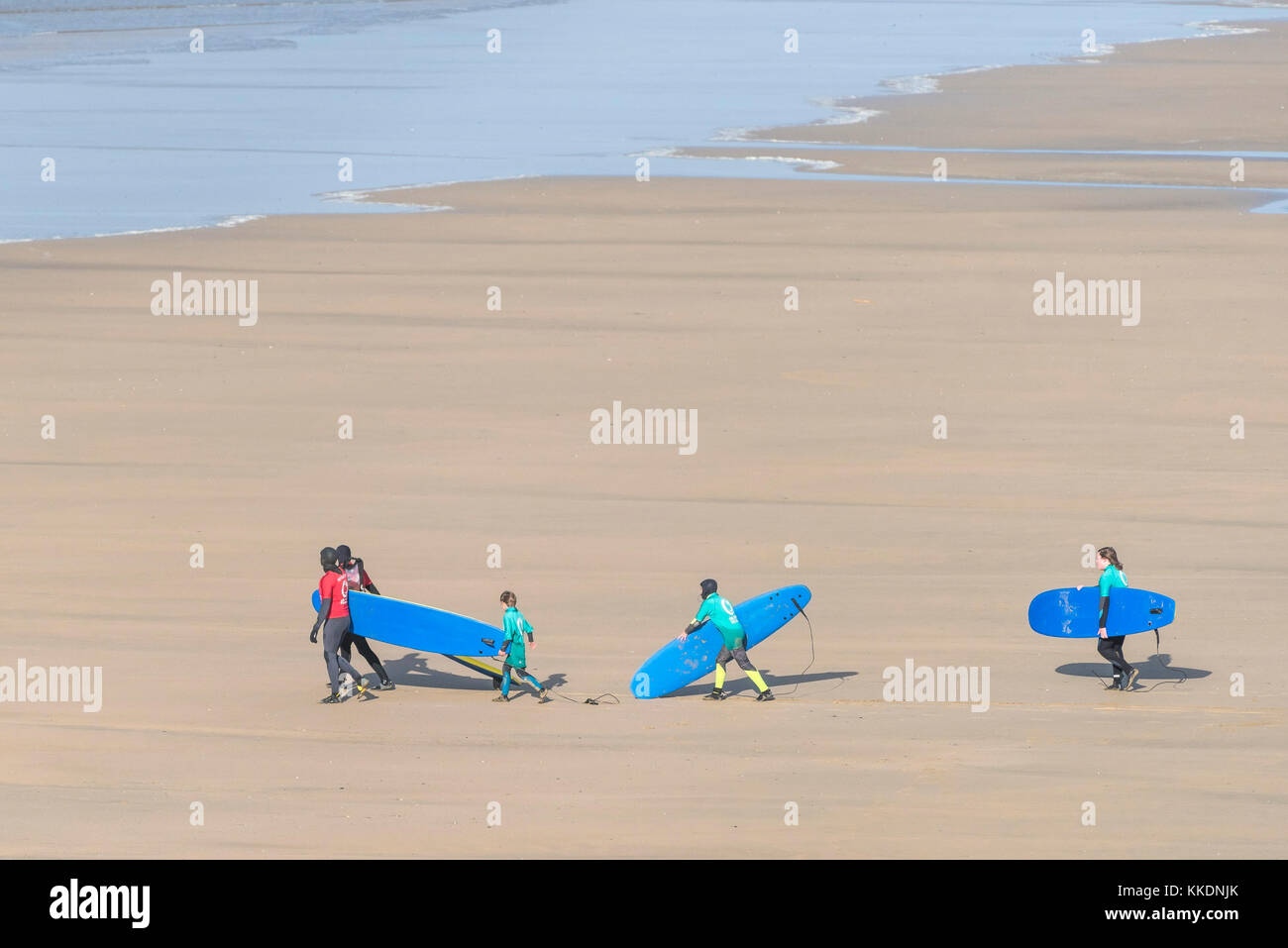 Surfing instructors hi-res stock photography and images - Alamy