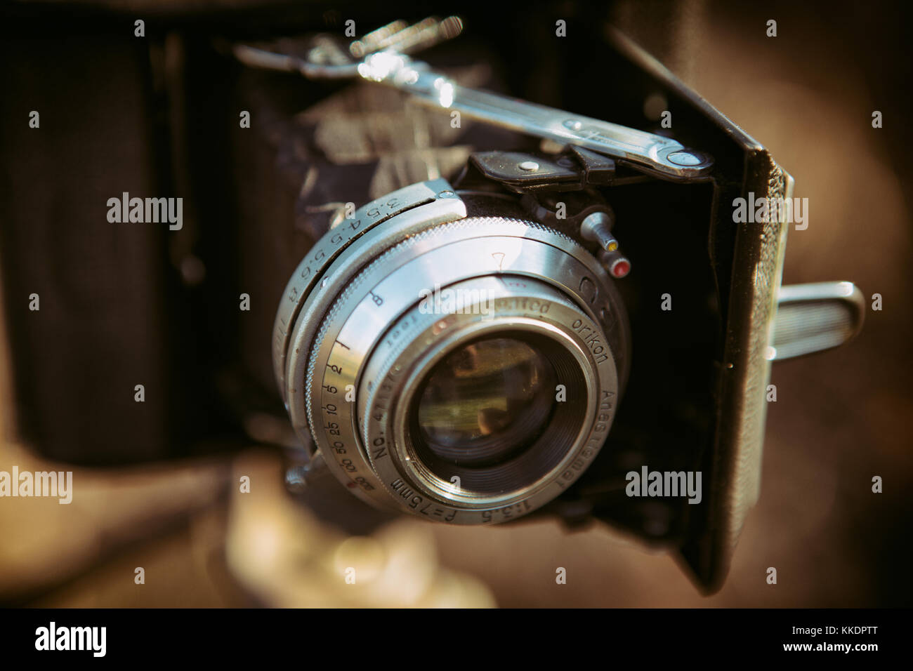 A circa 1949 folding Karoron 120 film camera Stock Photo - Alamy