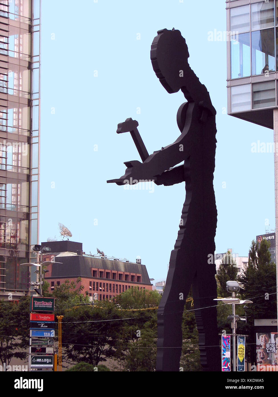 Seoul Hammering Man its the largest of the Hammering Man standing 72 ...