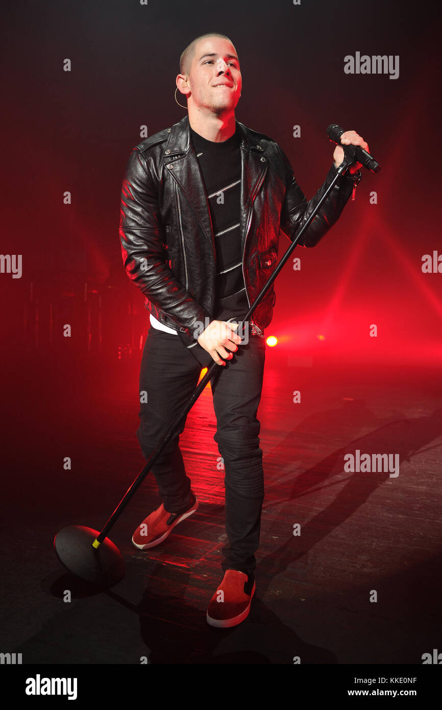 MIAMI BEACH, FL - SEPTEMBER 27: Nick Jonas performs at the Fillmore ...