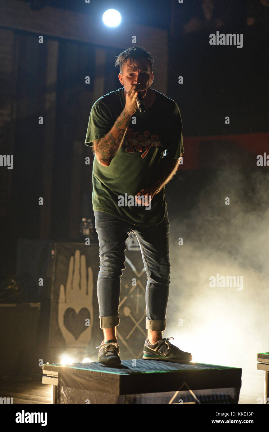 FORT LAUDERDALE FL - OCTOBER 14: Jordan Pundik of New Found Glory ...