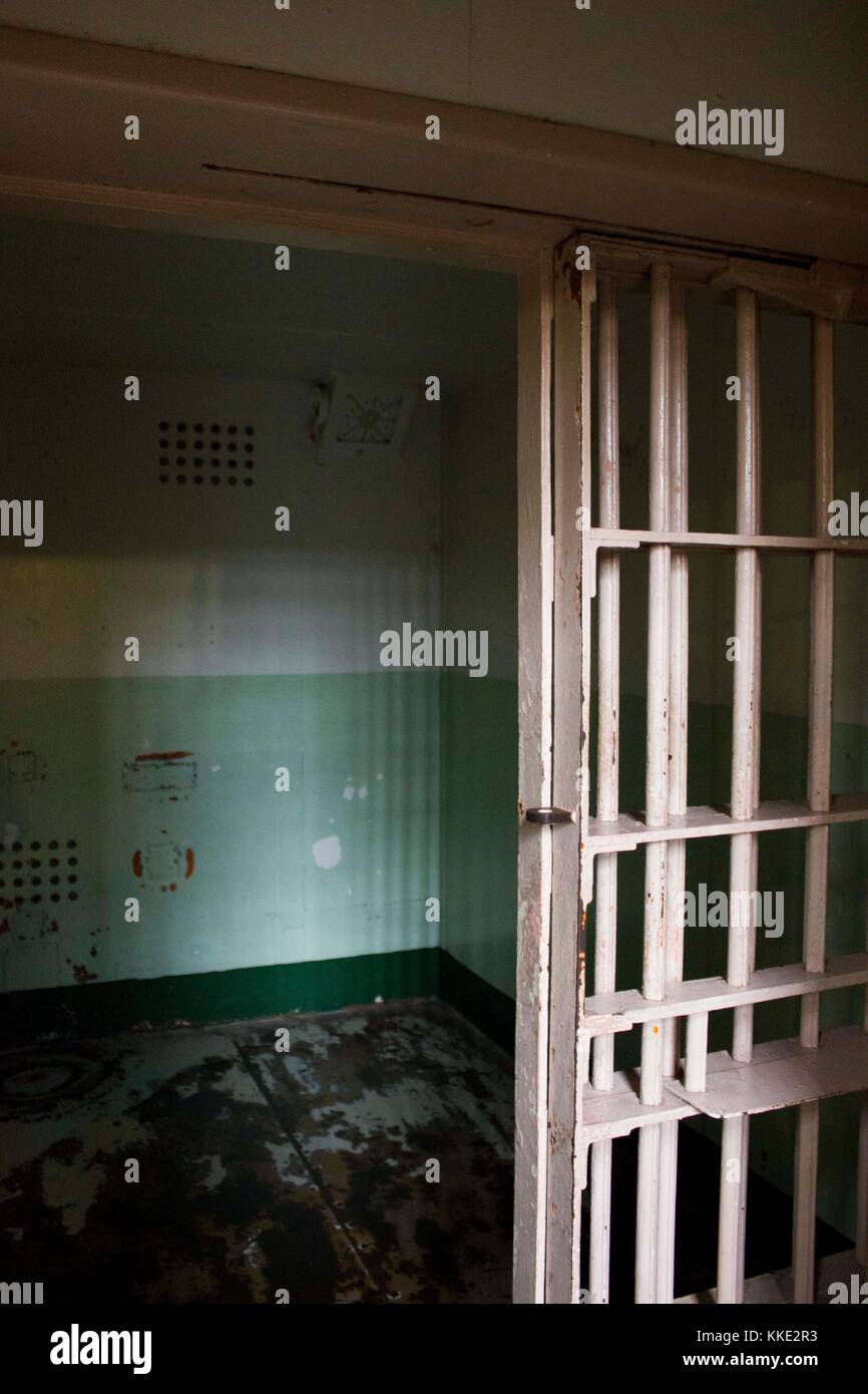 Empty jail cell usa hi-res stock photography and images - Alamy