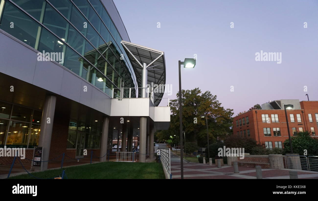 Glass front building hi-res stock photography and images - Alamy