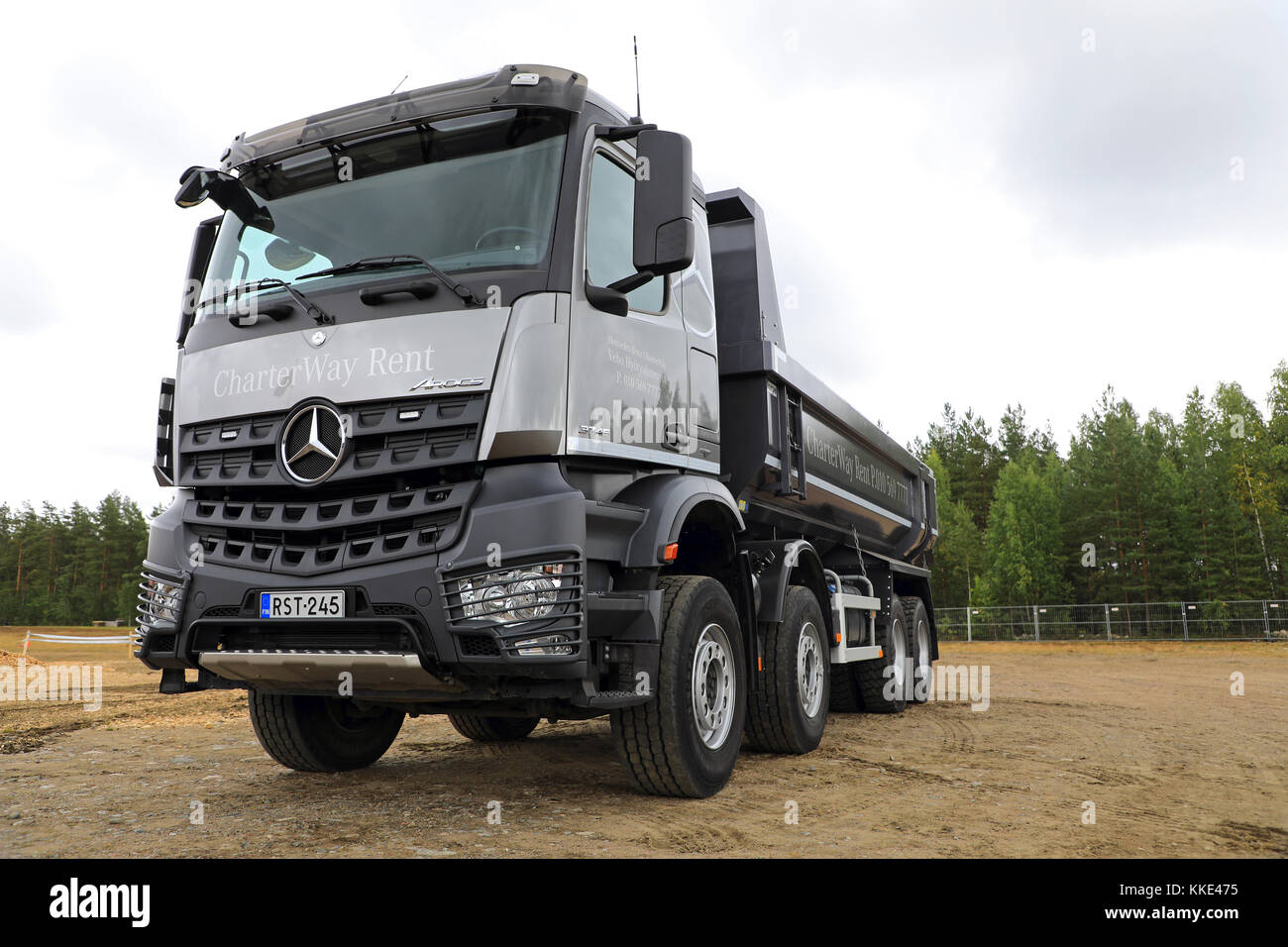 Mercedes lorry hi-res stock photography and images - Alamy