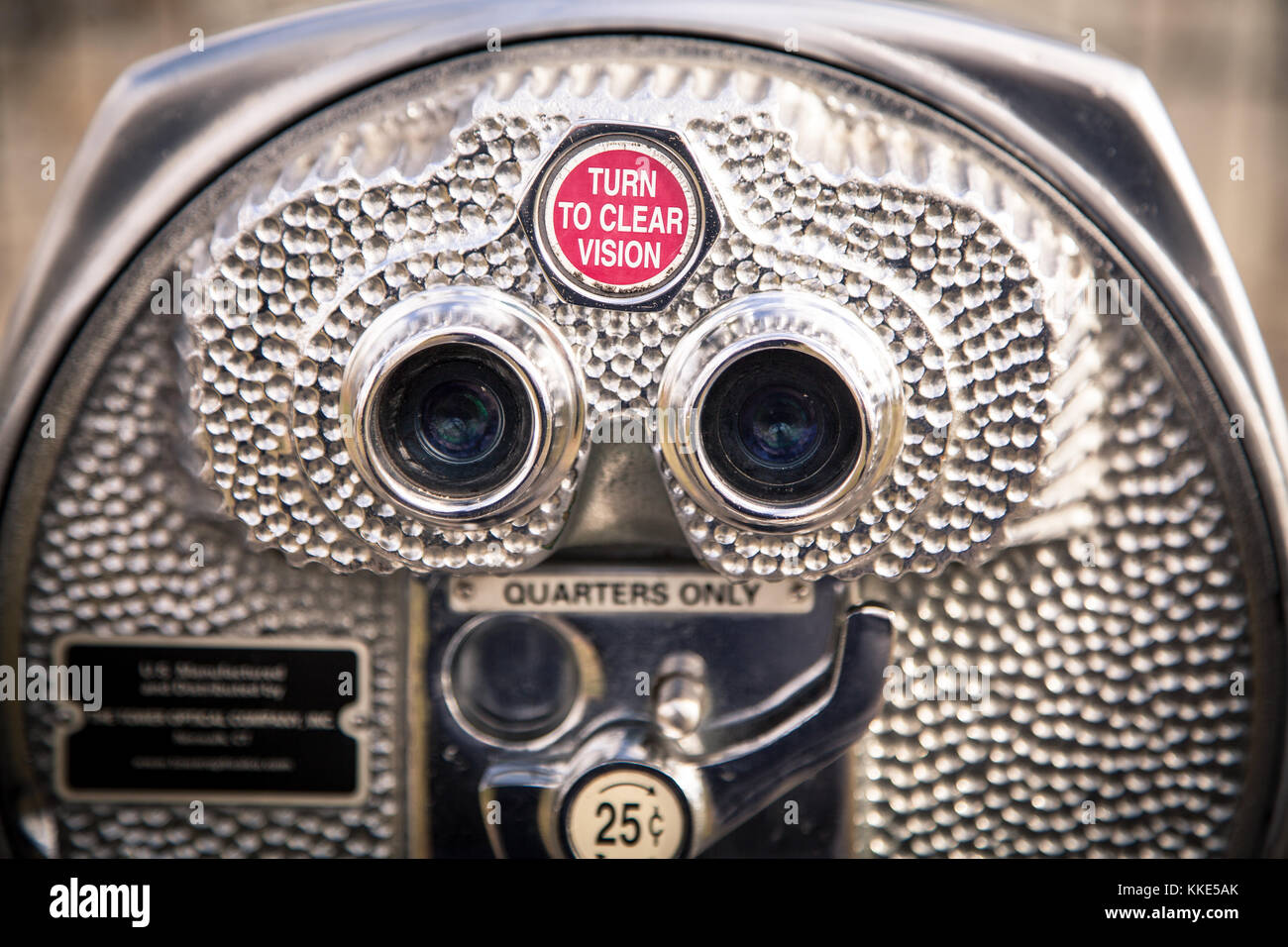Pay binoculars at a scenic rest stop Stock Photo - Alamy