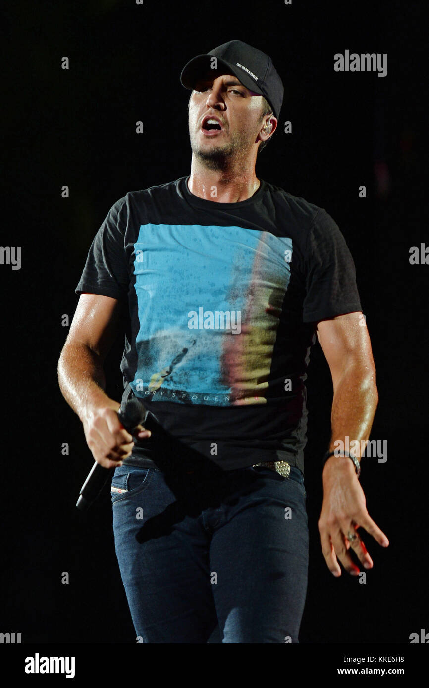Luke Bryan Muscles