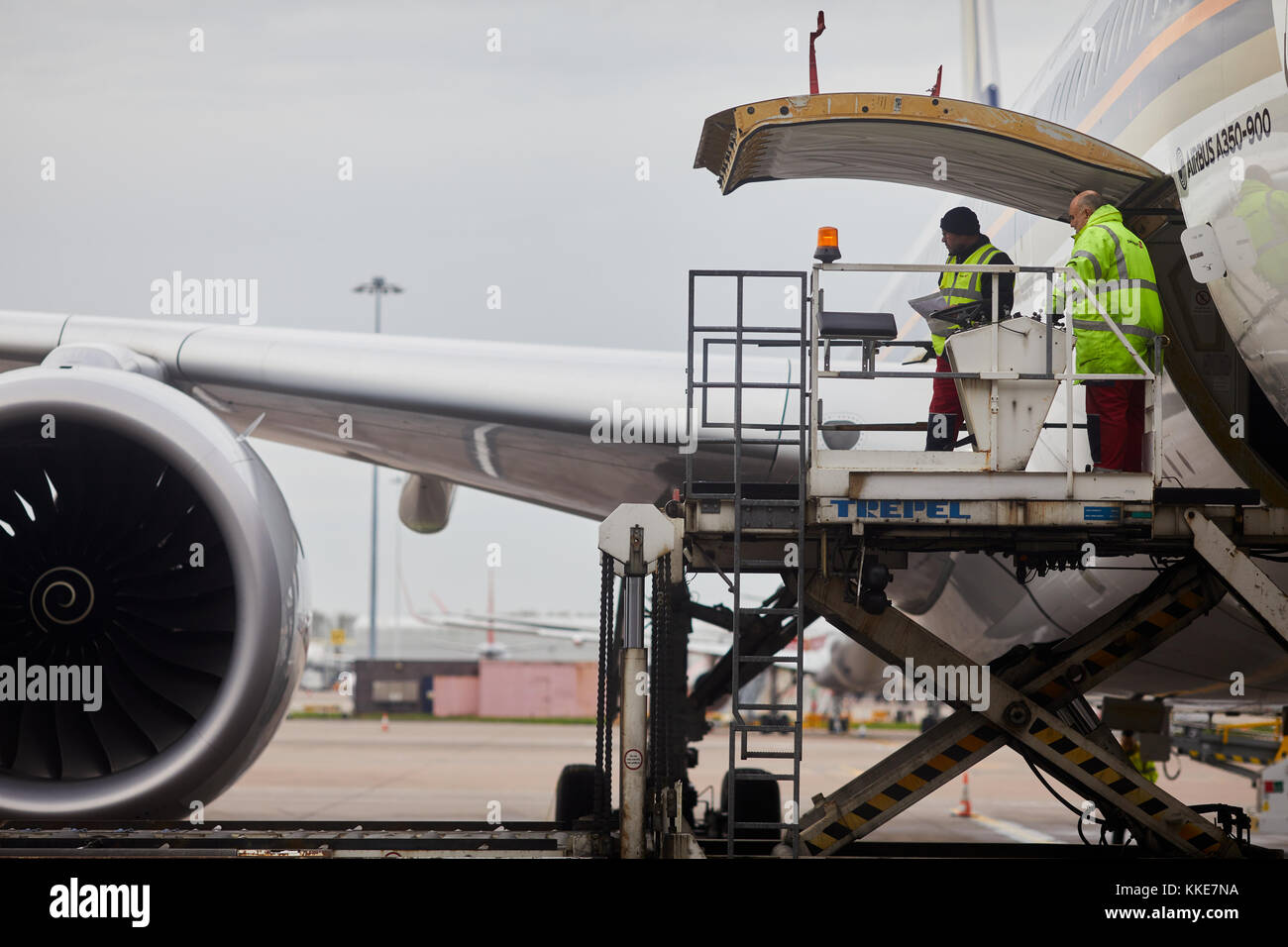 Cargo Hold Airplane High Resolution Stock Photography and Images - Alamy