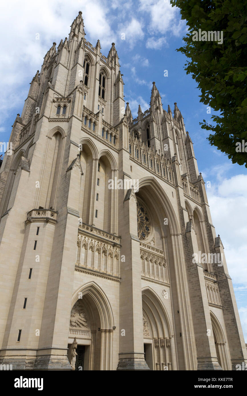Washington national cathedral washington d c hi-res stock photography ...