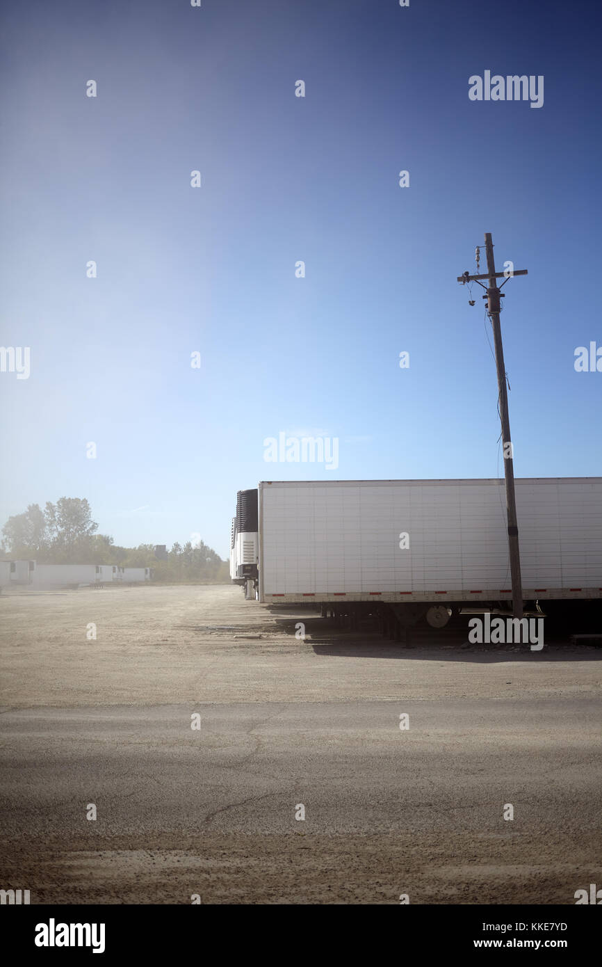 Refrigerated trailers hi-res stock photography and images - Alamy