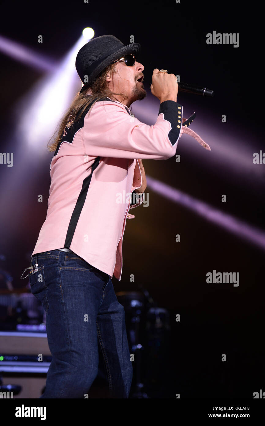 WEST PALM BEACH, FL - JULY 16: Robert James Ritchie AKA Kid Rock ...