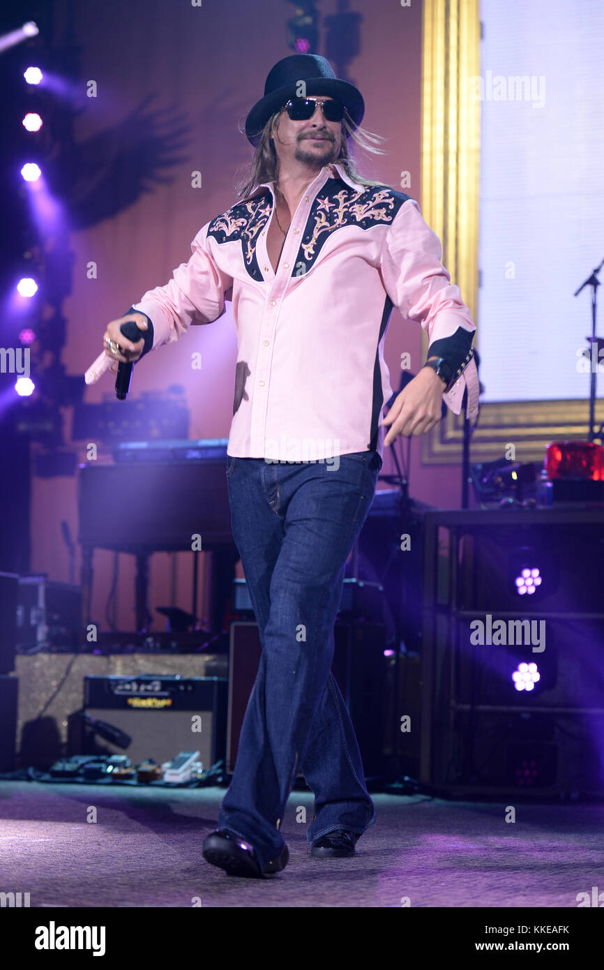 WEST PALM BEACH, FL - JULY 16: Robert James Ritchie AKA Kid Rock ...