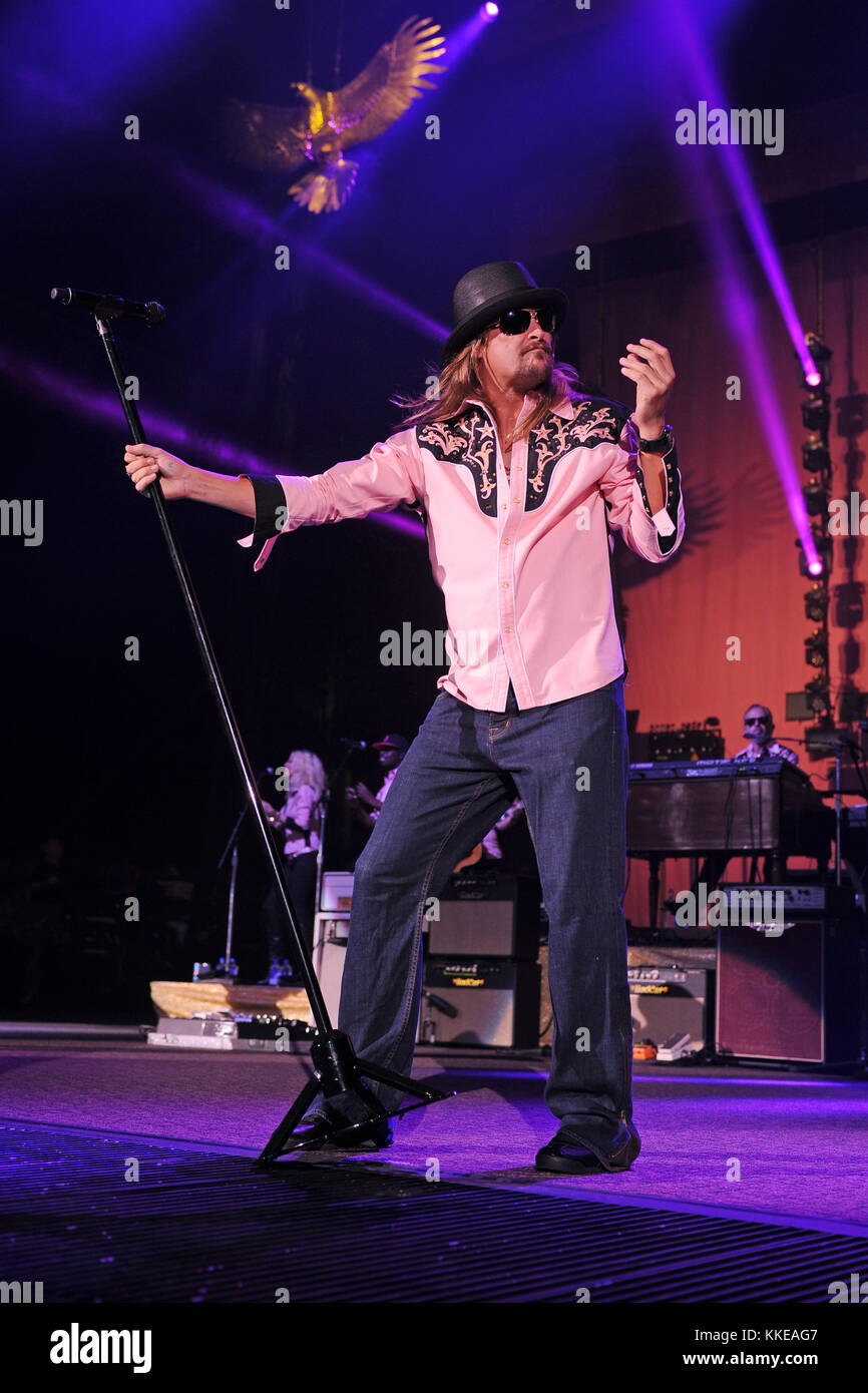 WEST PALM BEACH, FL - JULY 16: Robert James Ritchie AKA Kid Rock ...