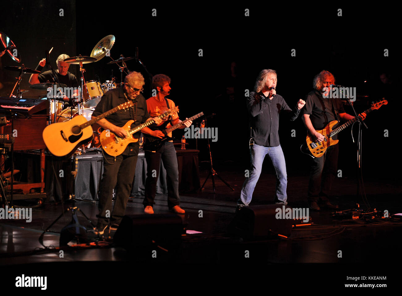 FORT LAUDERDALE, FL - DECEMBER 04: Phil Ehart, Rich Williams, David ...