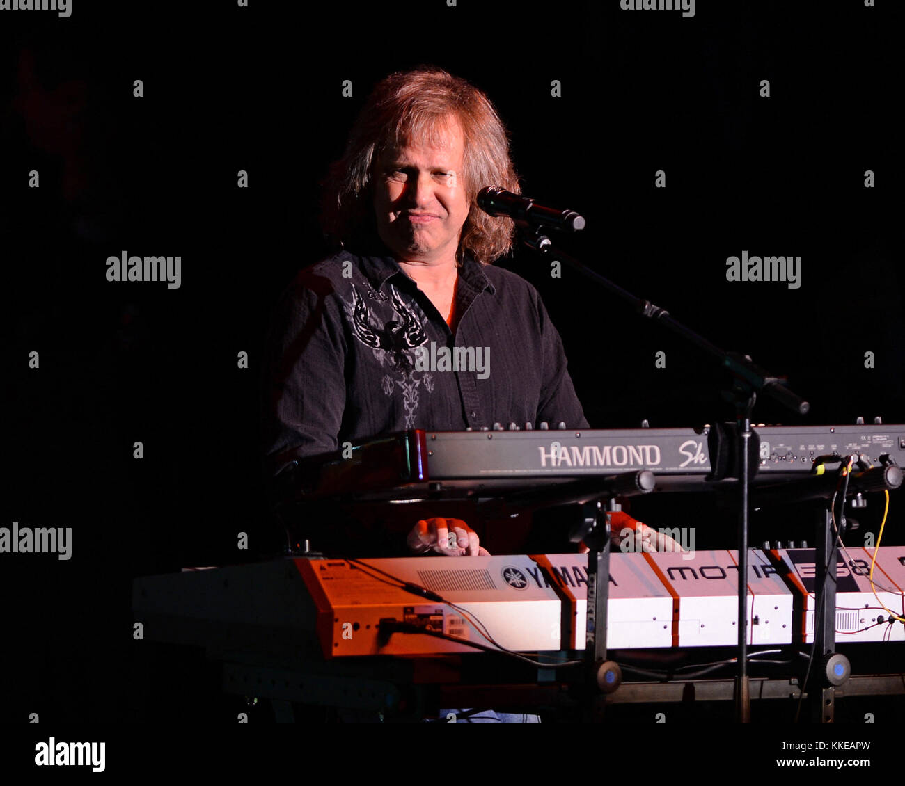 FORT LAUDERDALE, FL - DECEMBER 04: Ronnie Platt of Kansas perform at ...