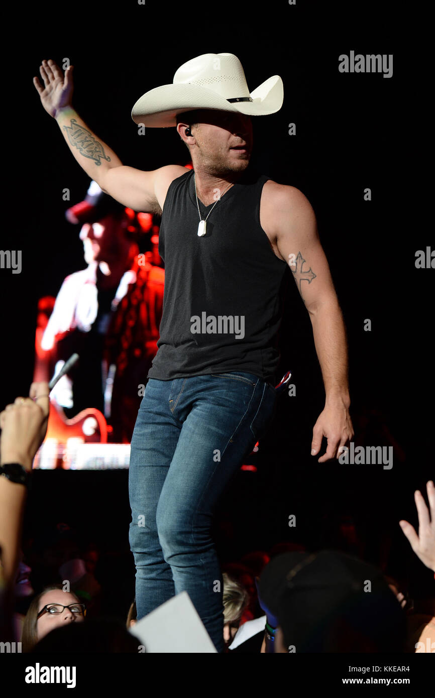WEST PALM BEACH, FL - OCTOBER 03: Justin Moore performs at The Perfect ...