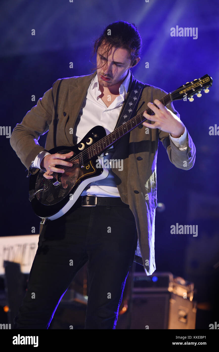 Andrew hozier byrne hi-res stock photography and images - Alamy