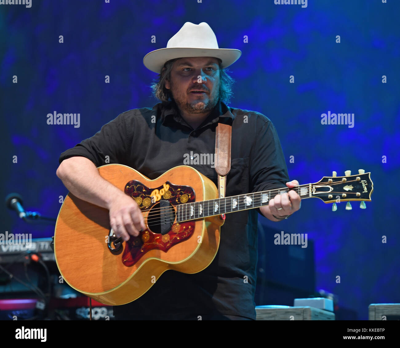 WEST PALM BEACH - APRIL 29: Jeff Tweedy of Wilco performs during ...