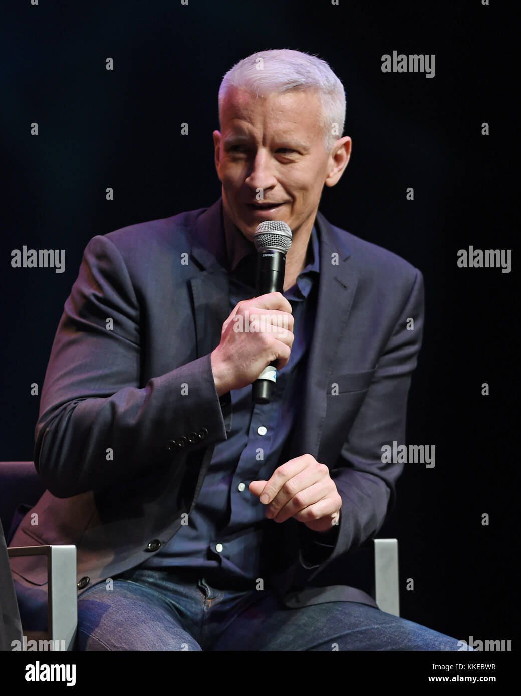 Anderson cooper hi-res stock photography and images - Alamy