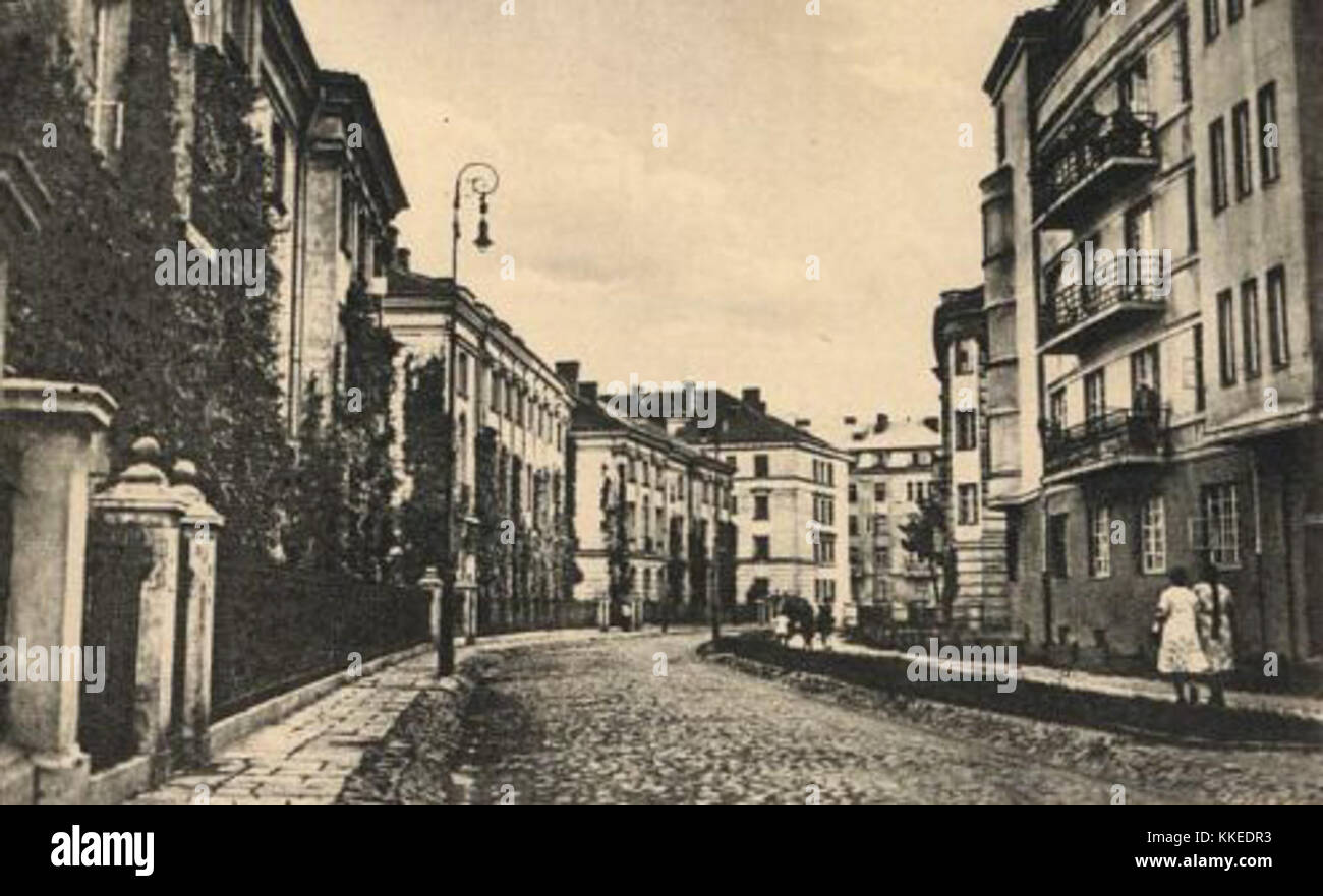 This photograph of Mochnackiego Street in Warsaw from the 1930s shows ...