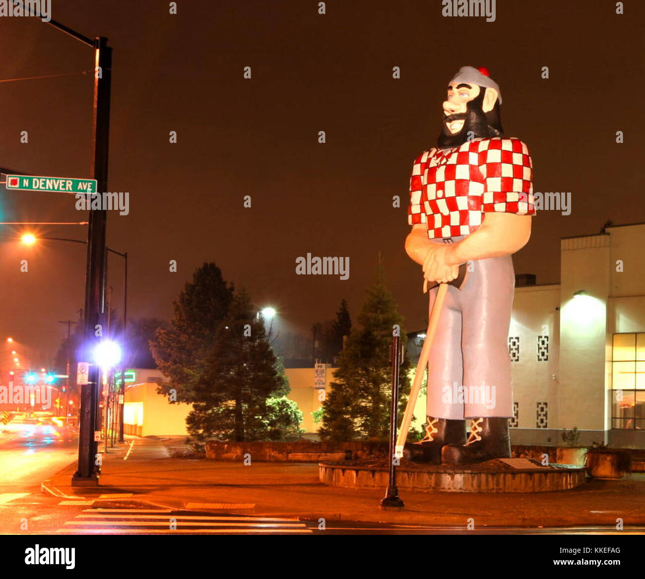 This statue of Paul Bunyan in Portland, Oregon, is a popular American ...