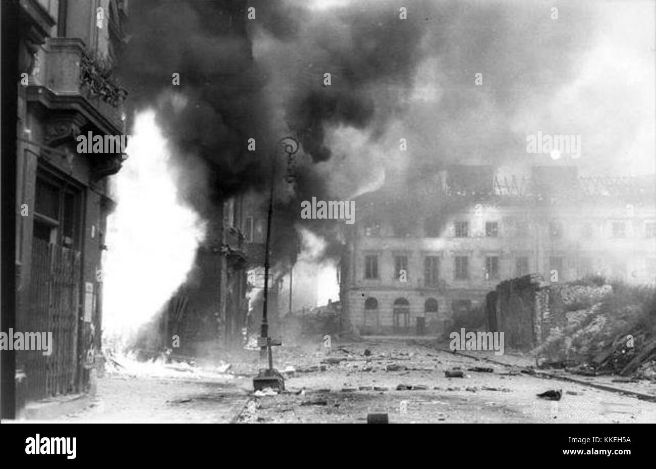 Burning buildings hi-res stock photography and images - Alamy