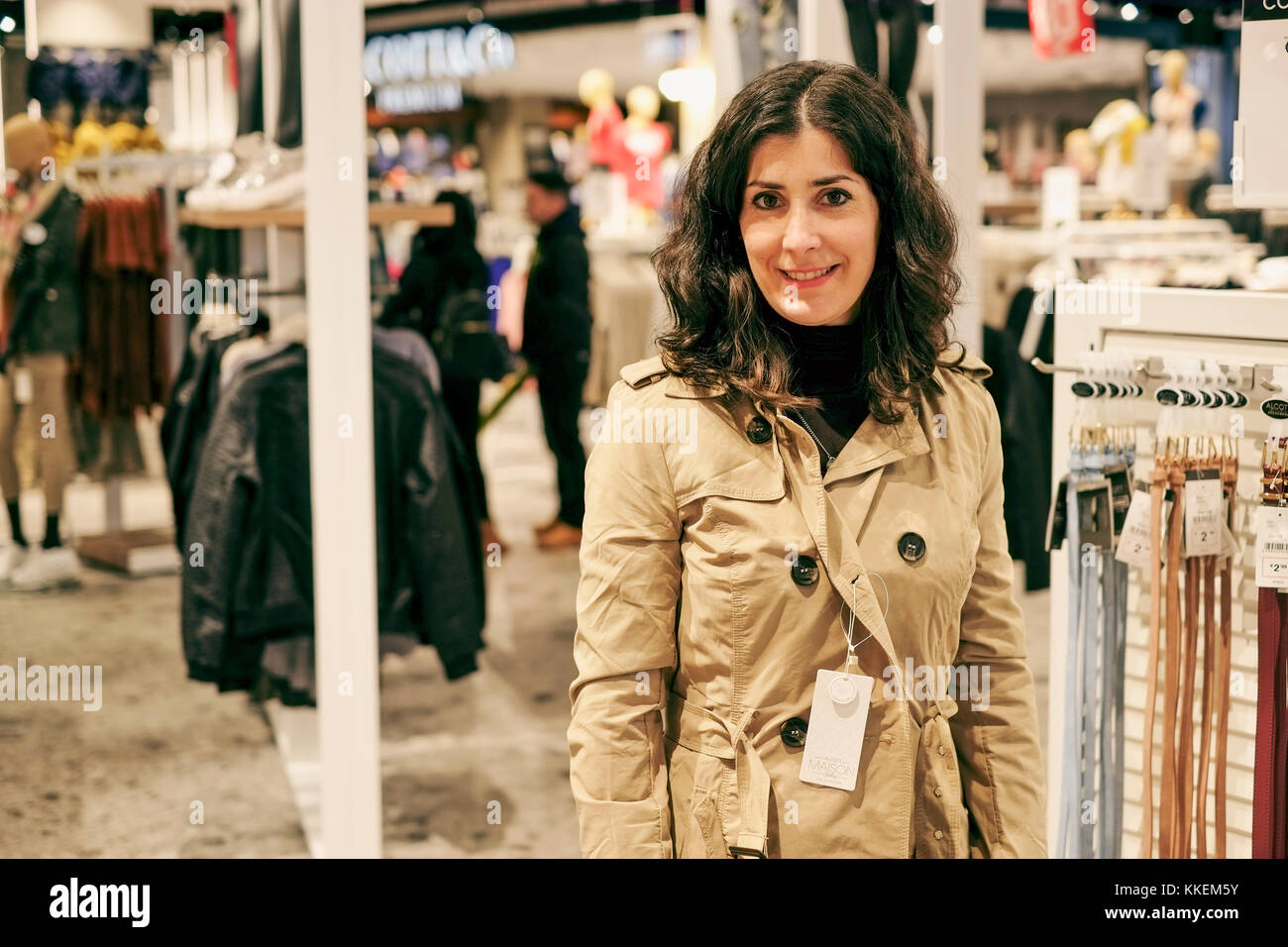 Women try on clothes hi-res stock photography and images - Alamy
