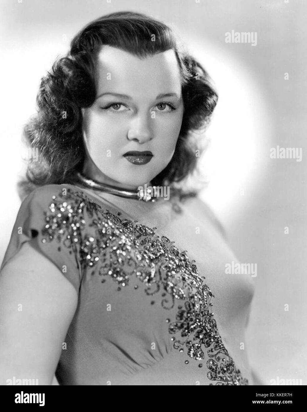 A performance by Jo Stafford at the Chesterfield Supper Club in 1946 ...