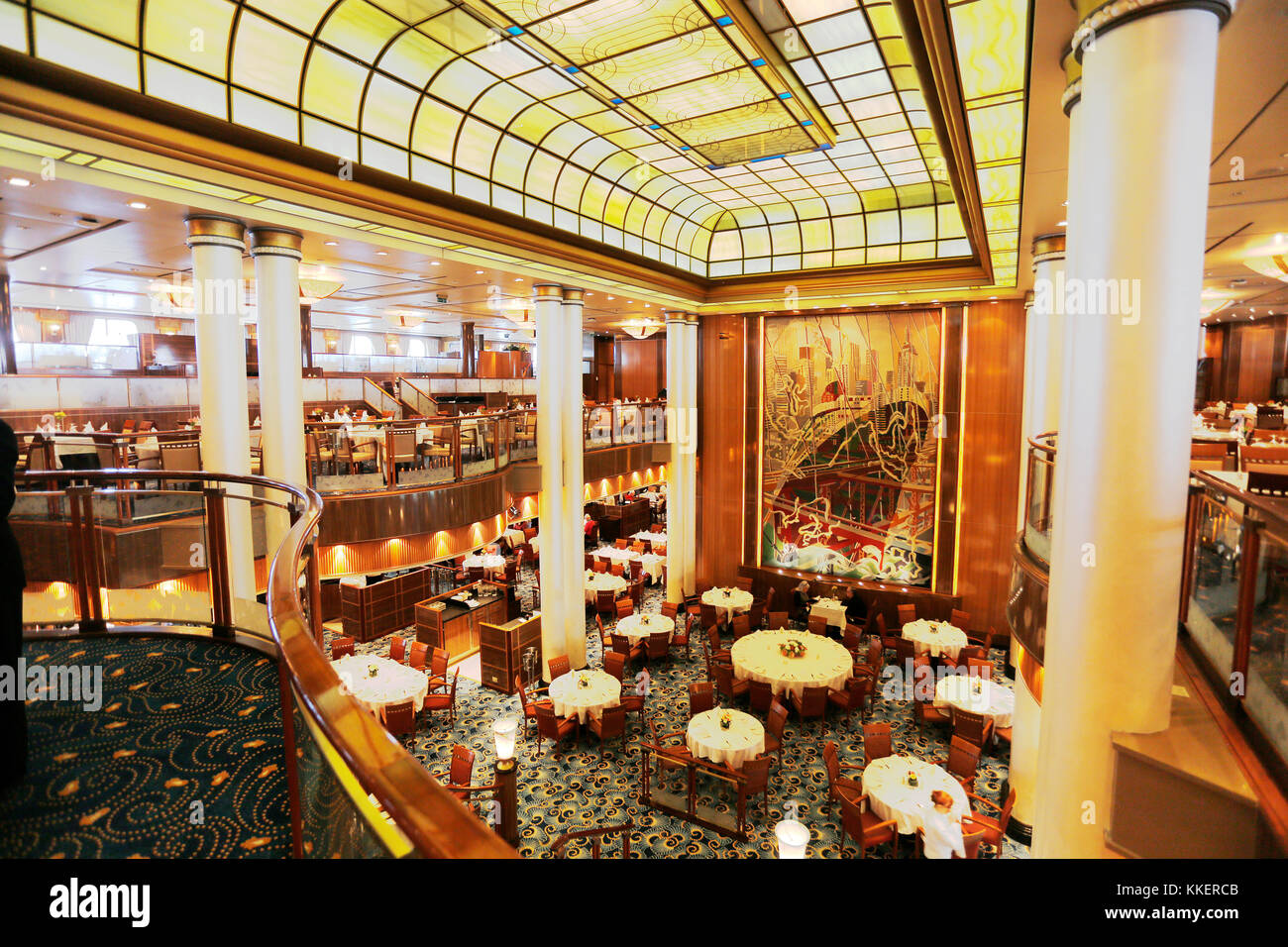 Picture shows Queen Mary 2 Ocean Liner Britannia Restaurant Stock Photo ...
