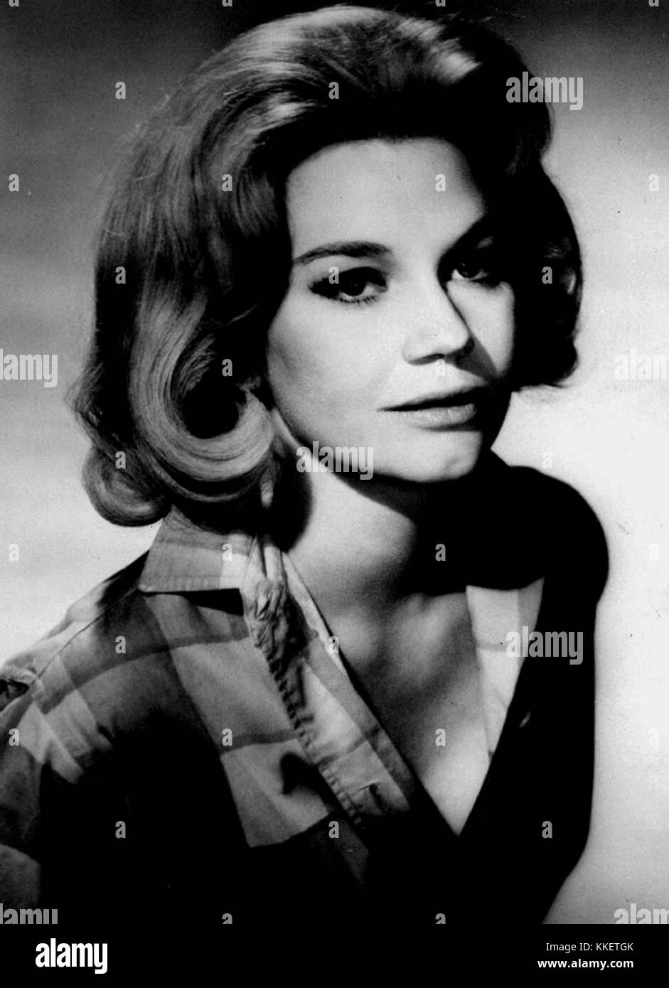 Actress elizabeth macrae hi-res stock photography and images - Alamy