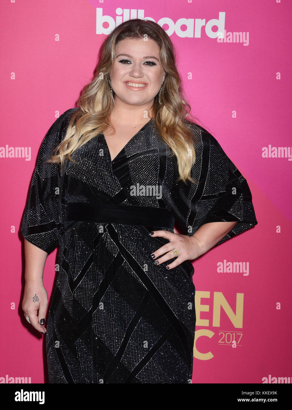 Los Angeles, USA. 30th Nov, 2017. Kelly Clarkson 007 attends Billboard ...