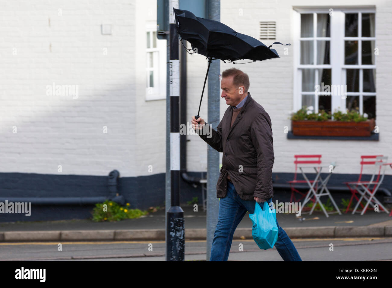 A man caught in the rain hi-res stock photography and images - Alamy
