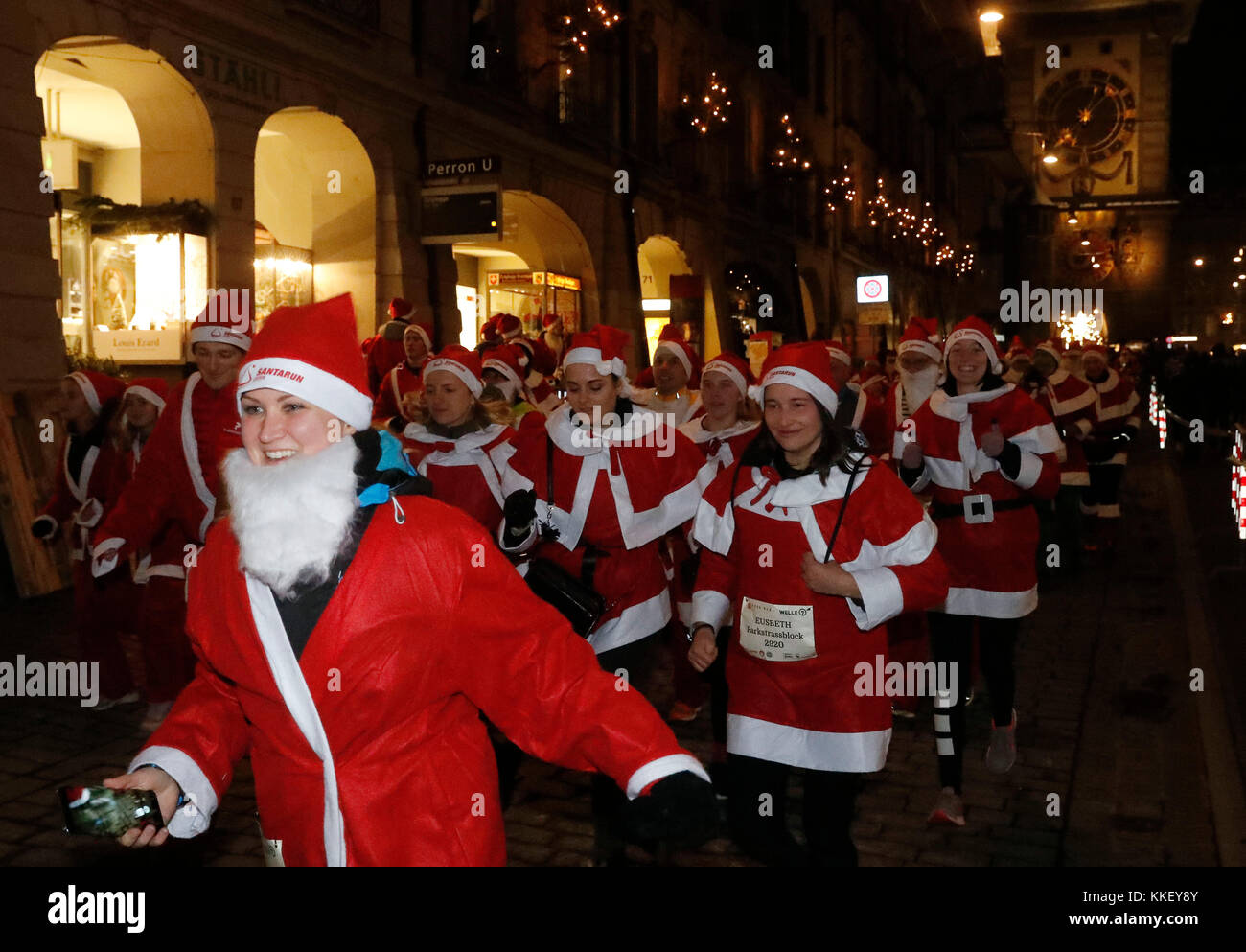 Bern, Switzerland. 1st Dec, 2017. People dressed as Santa Claus run ...