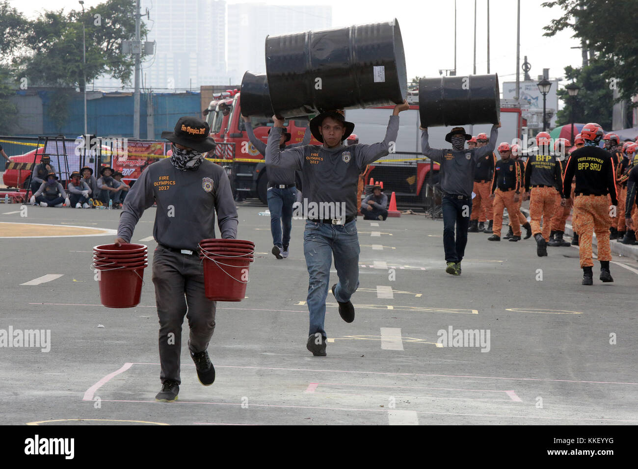 Manila, Philippines. 2nd Dec, 2017. Firefighters carry drums and pails ...
