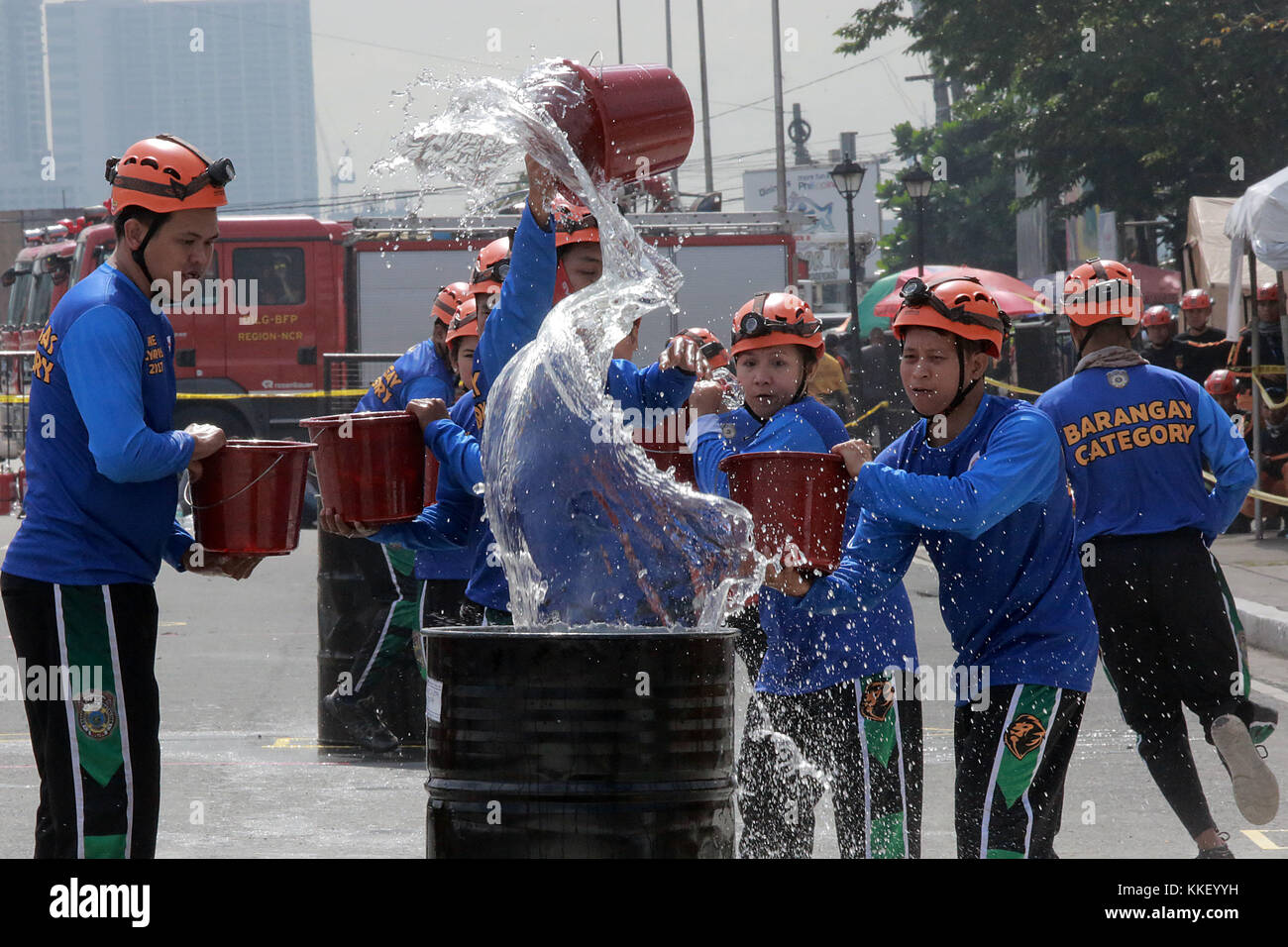 Manila, Philippines. 2nd Dec, 2017. Firefighters compete in the water ...