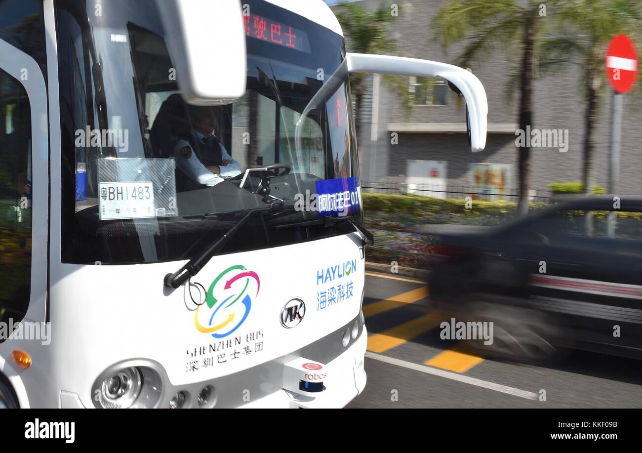 (171202) -- SHENZHEN, Dec. 2, 2017 (Xinhua) -- A self-driving bus runs ...