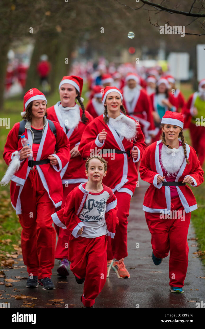 Clapham Common, London, UK. 3rd December, 2017. Participants of all ...