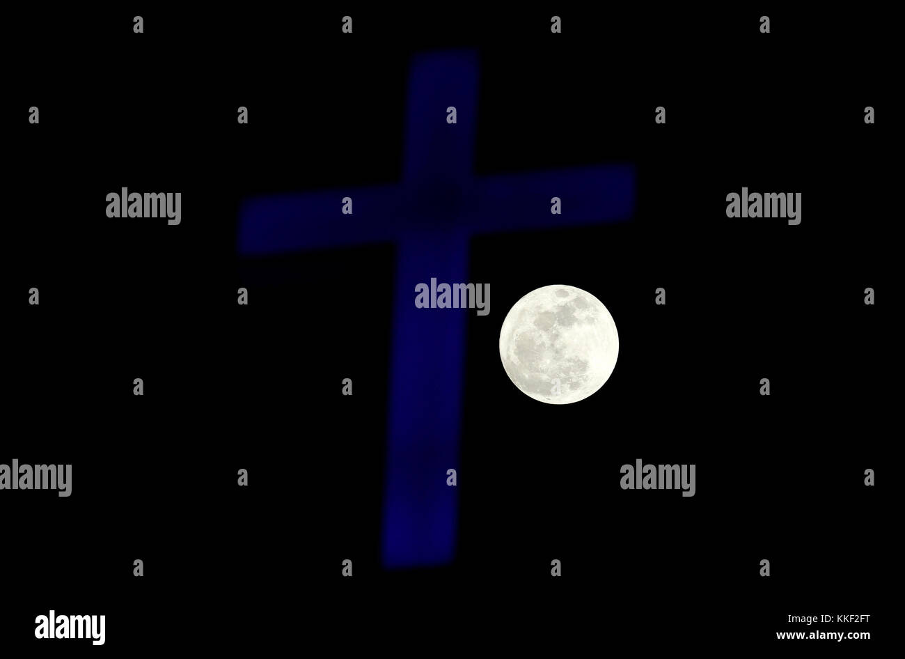 Yangon, Myanmar. 3rd Dec, 2017. A full moon is seen in Yangon, Myanmar ...