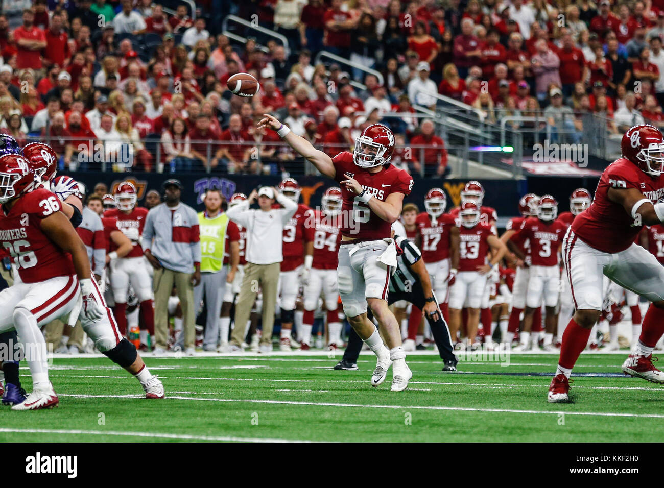 Arlington, Texas, USA. 2nd Dec, 2017. Oklahoma Sooners quarterback Baker Mayfield (6) throws a ...