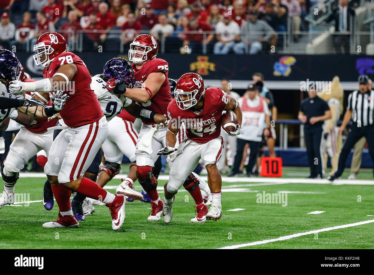 Arlington, Texas, USA. 2nd Dec, 2017. Oklahoma Sooners running back ...