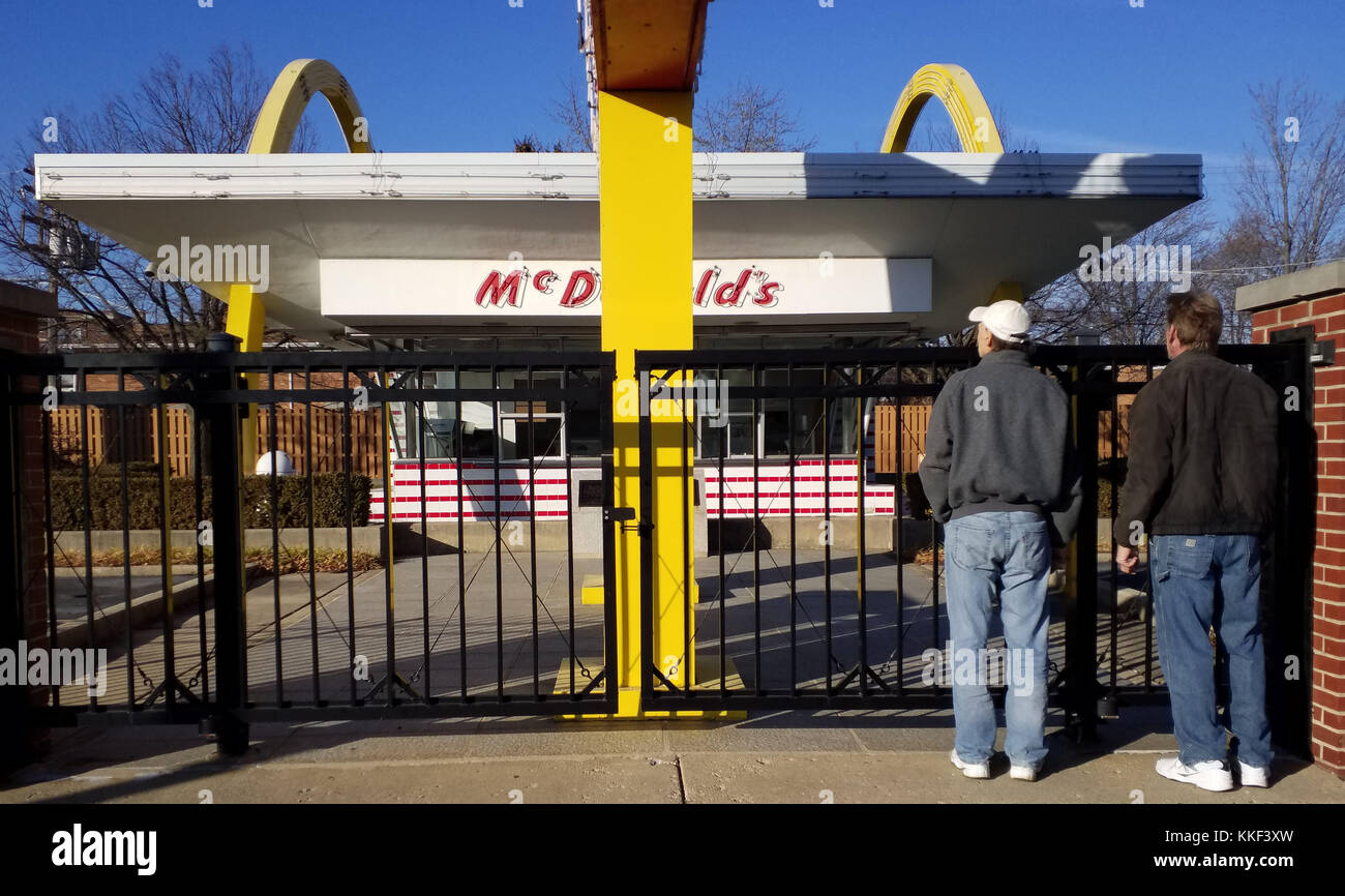 Des Plaines, USA. 2 December, 2017. Two unidentified men peer over a ...