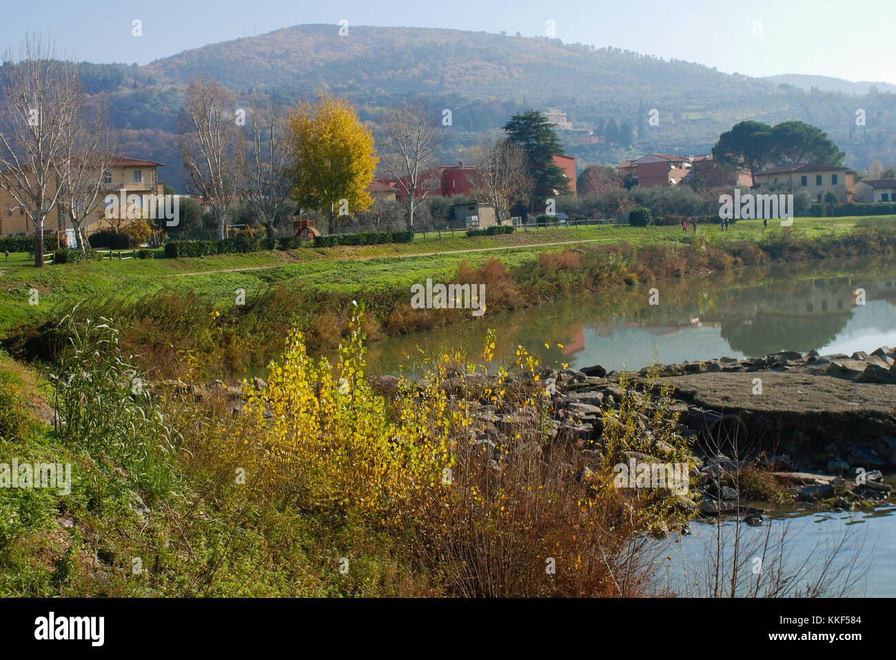 Florence, Italy. 4th Dec, 2017. Florence Arno river water level is ...