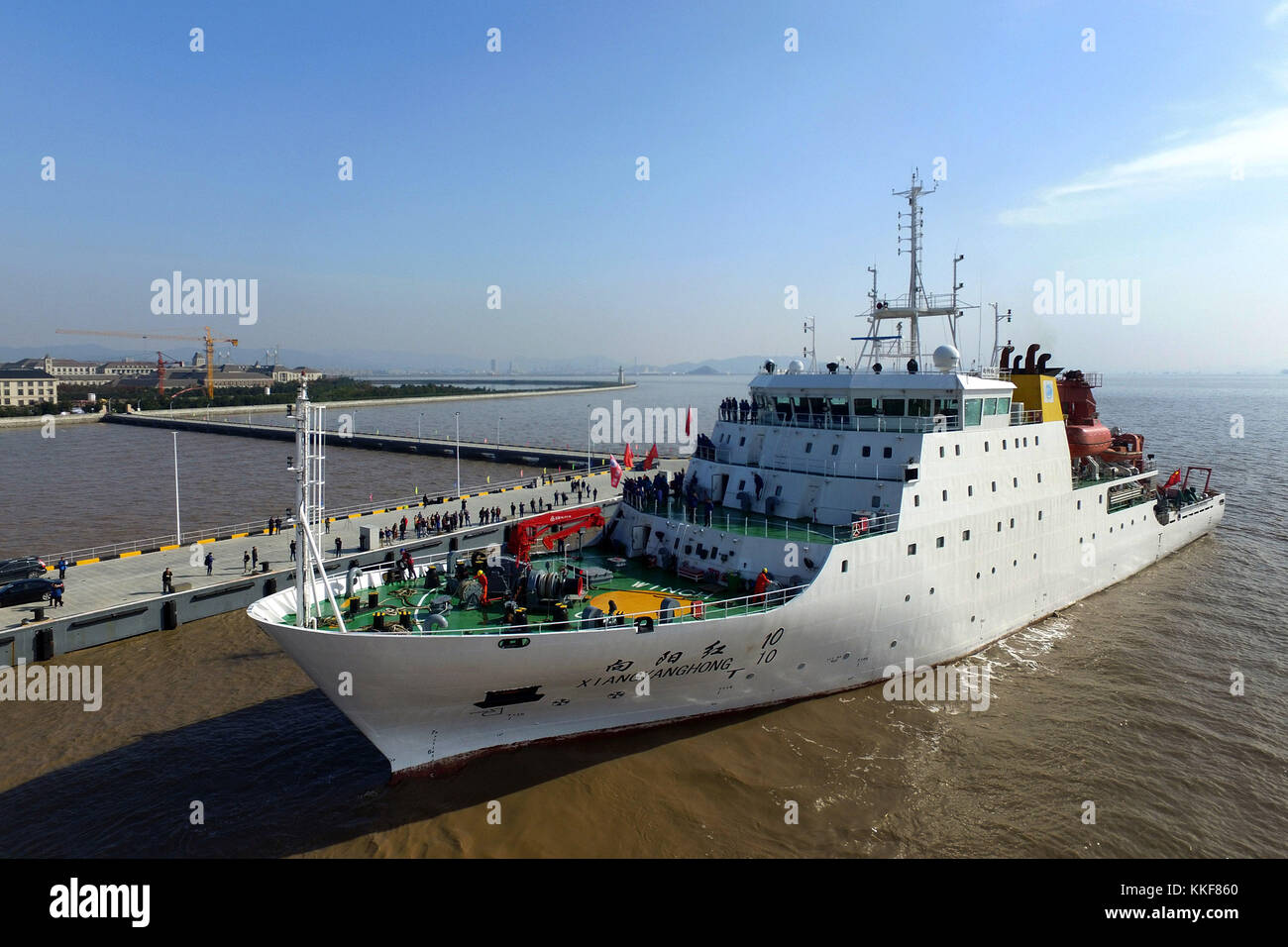 Chinese research ship hi-res stock photography and images - Alamy