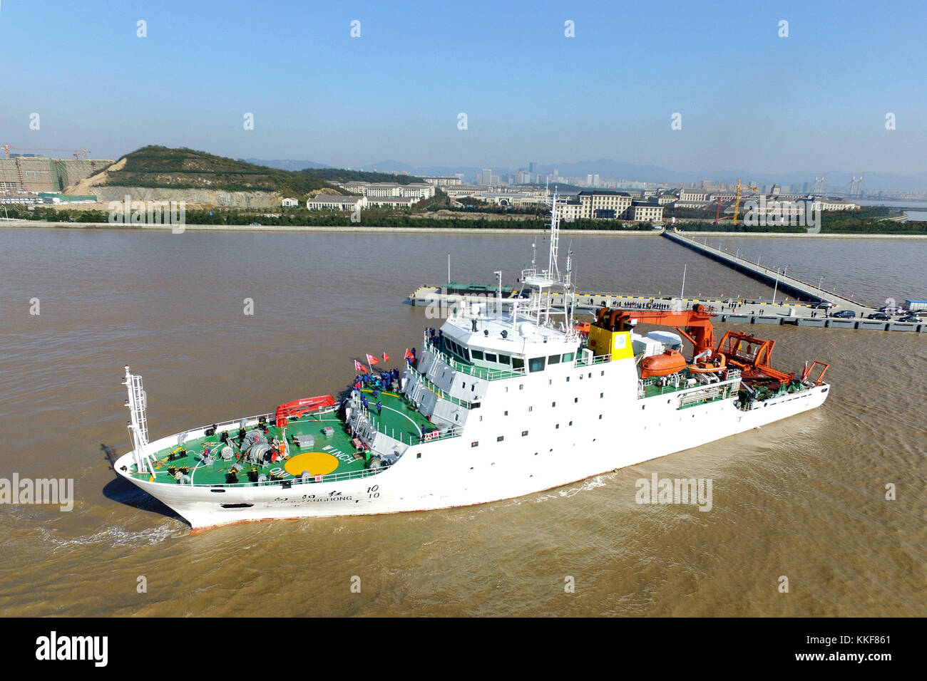 Chinese research ship hi-res stock photography and images - Alamy