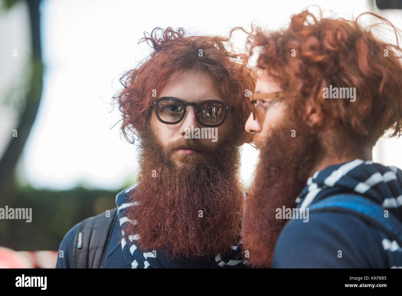 Redhead twins hi-res stock photography and images - Alamy