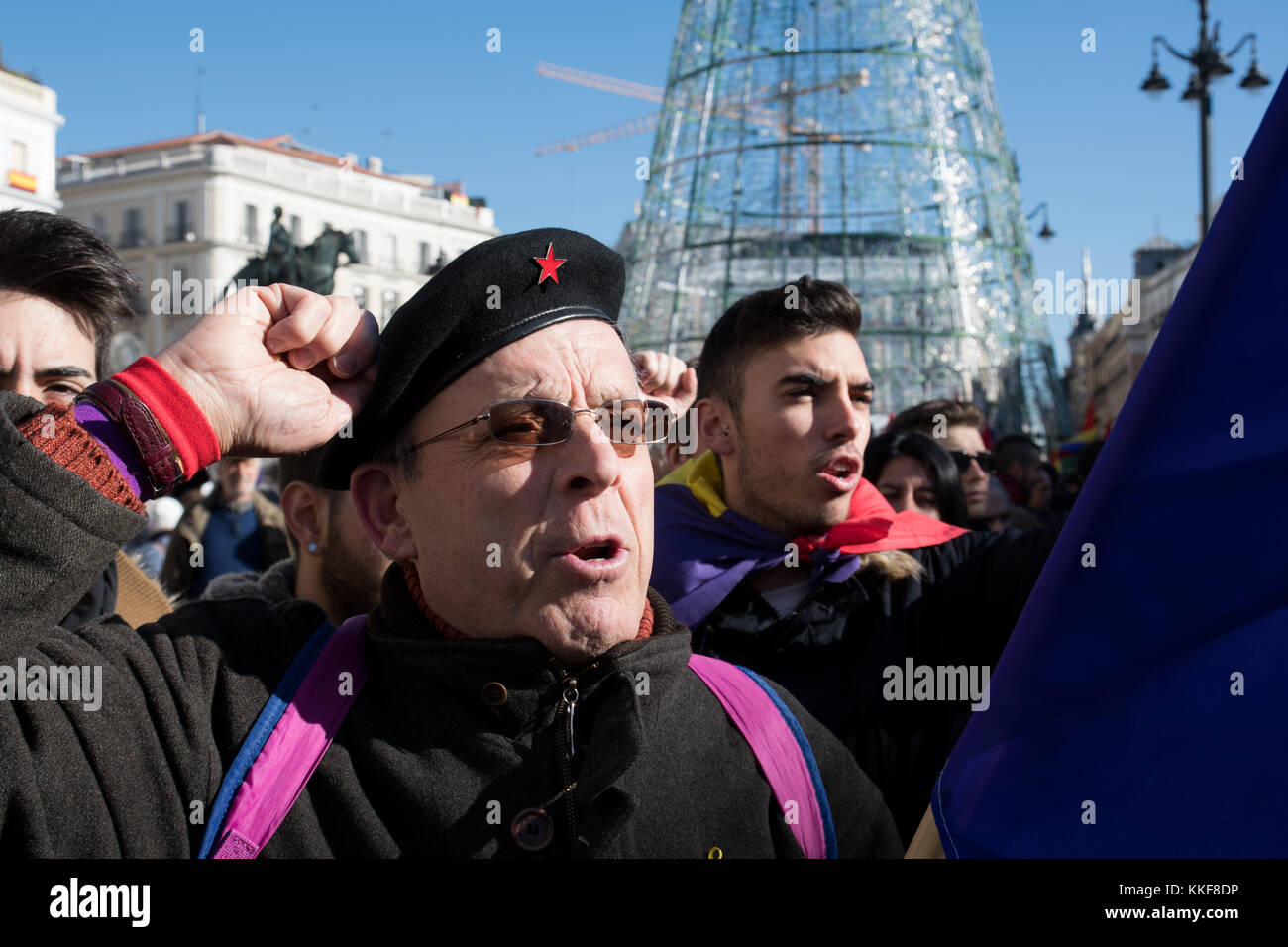 Madrid, Spain. 6th December, 2017. Men carrying Republican flags ...